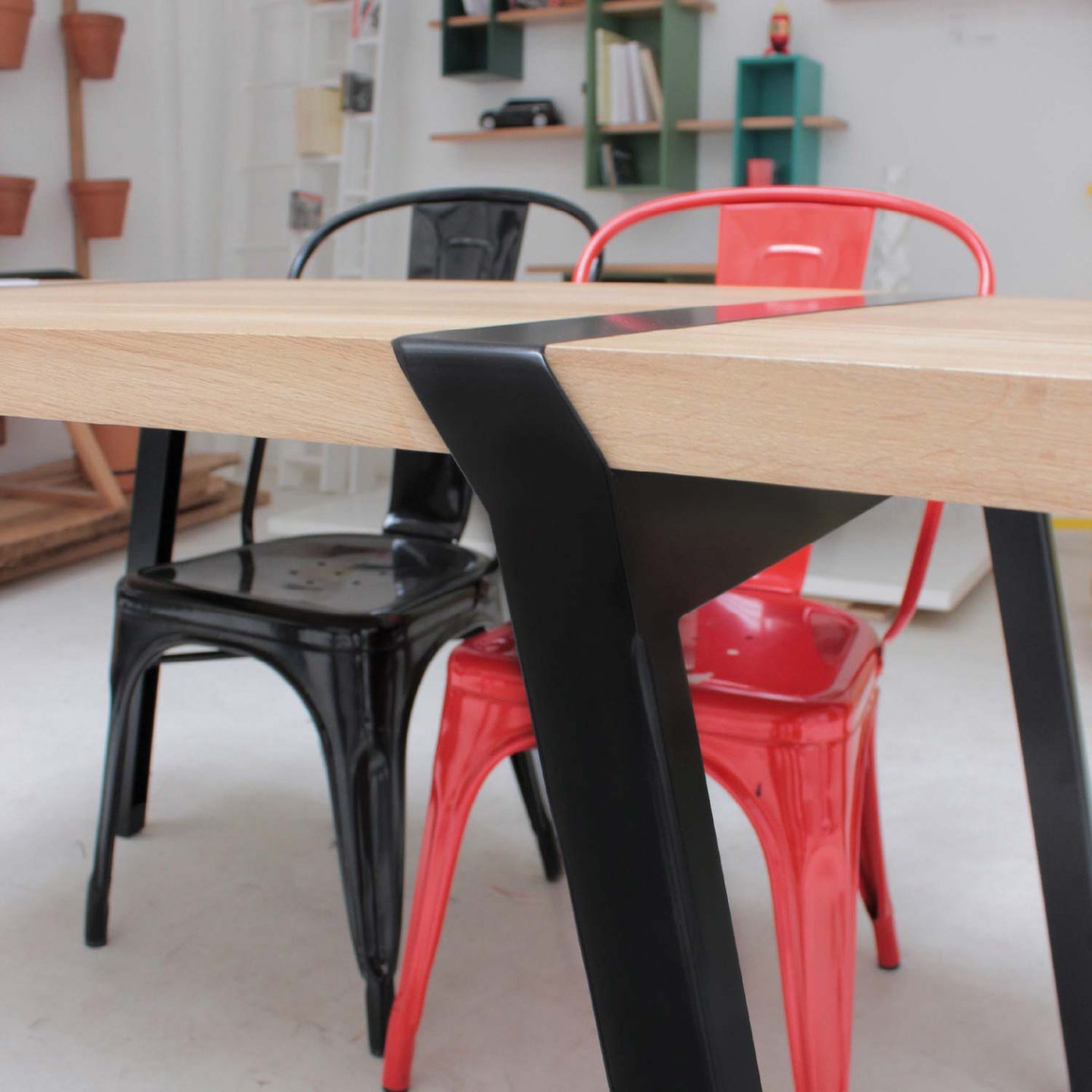 39 tréteaux designs pour créer une table ou un bureau