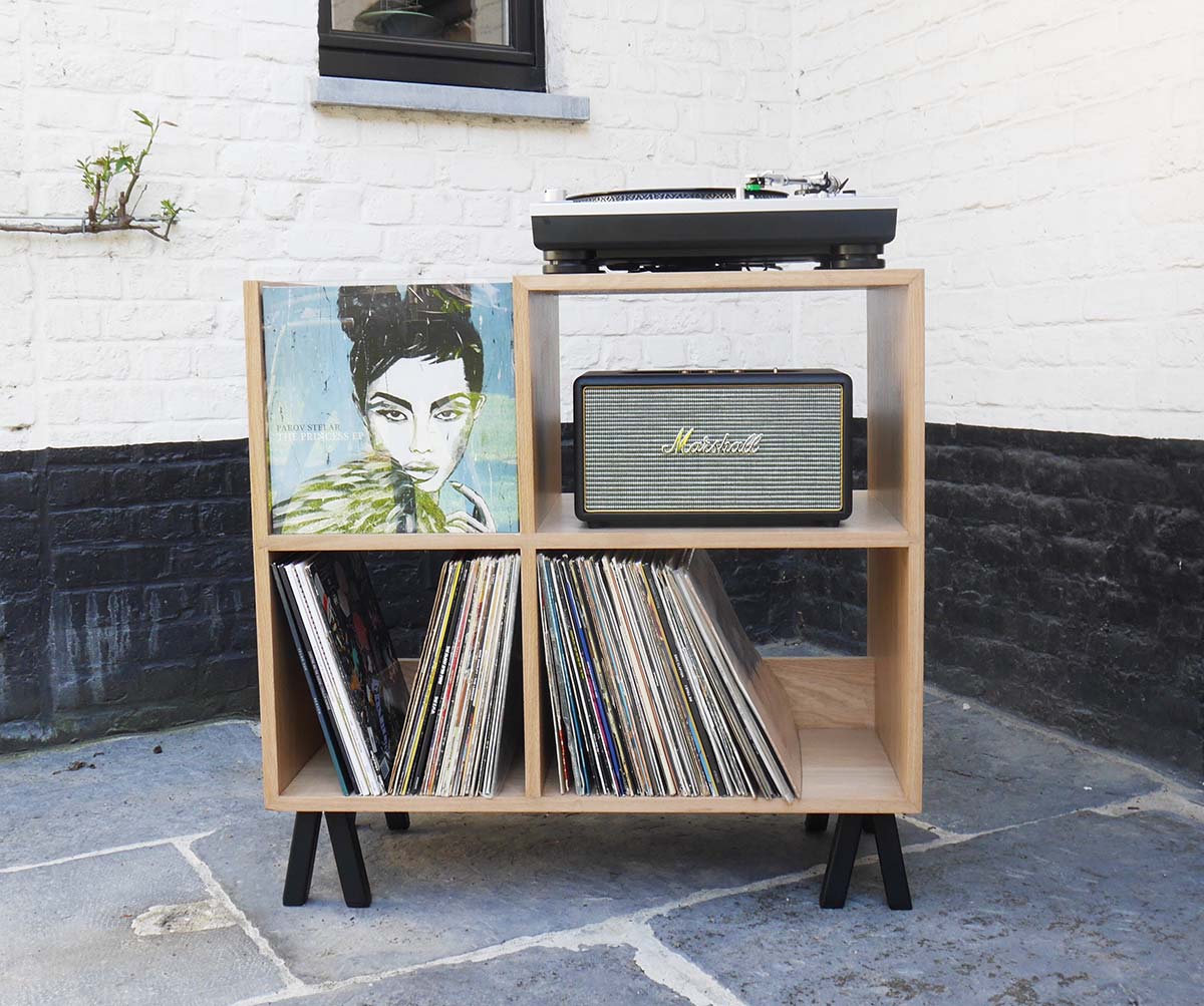 51 meubles pour le rangement des vinyles et d'une platine