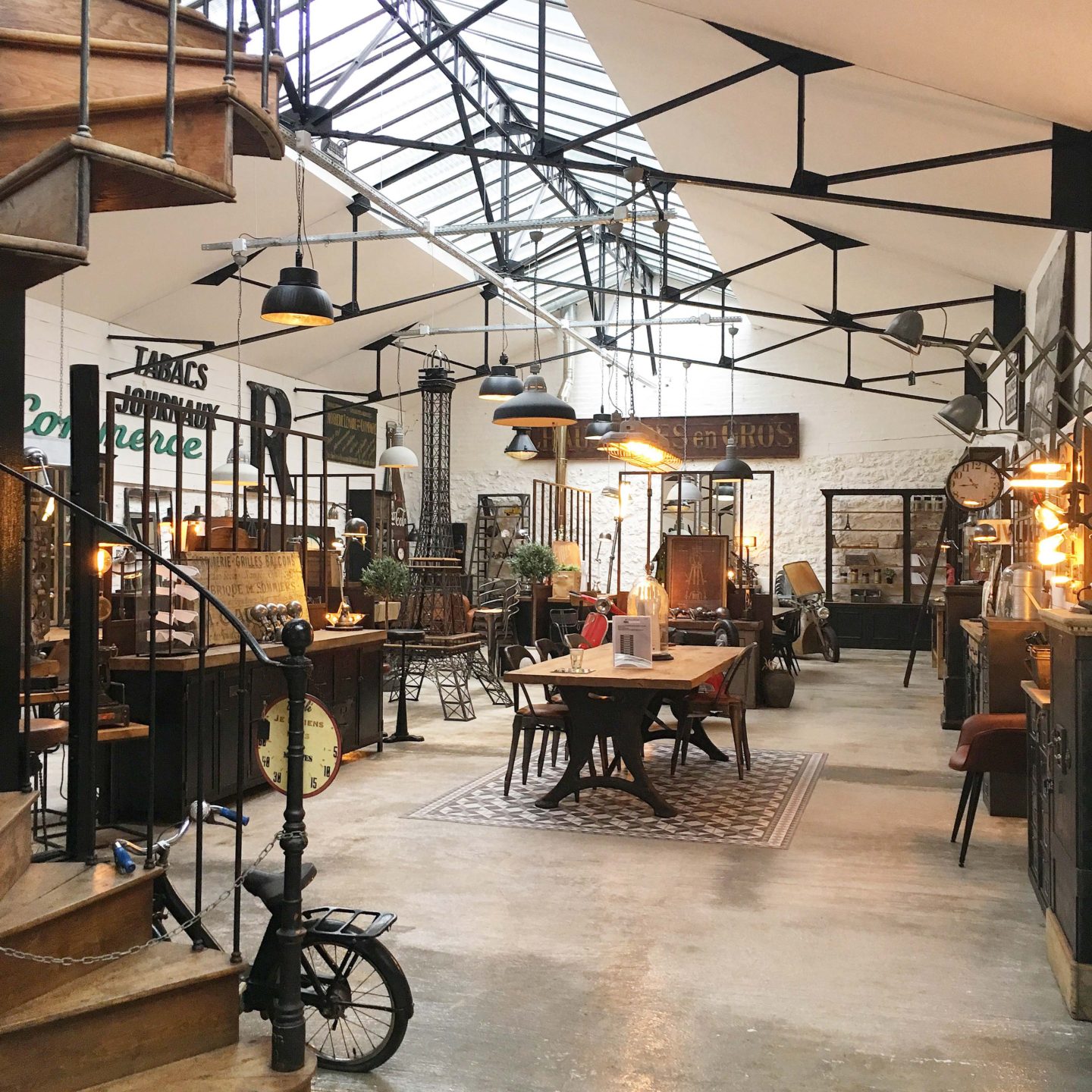 12 boutiques de mobilier industriel & antiquaires
