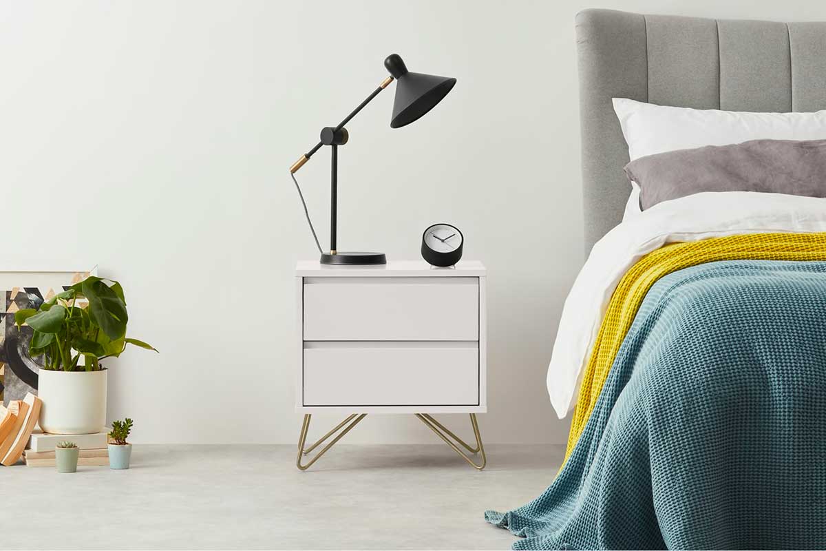Table de chevet blanche : 21 idées déco pour votre chambre
