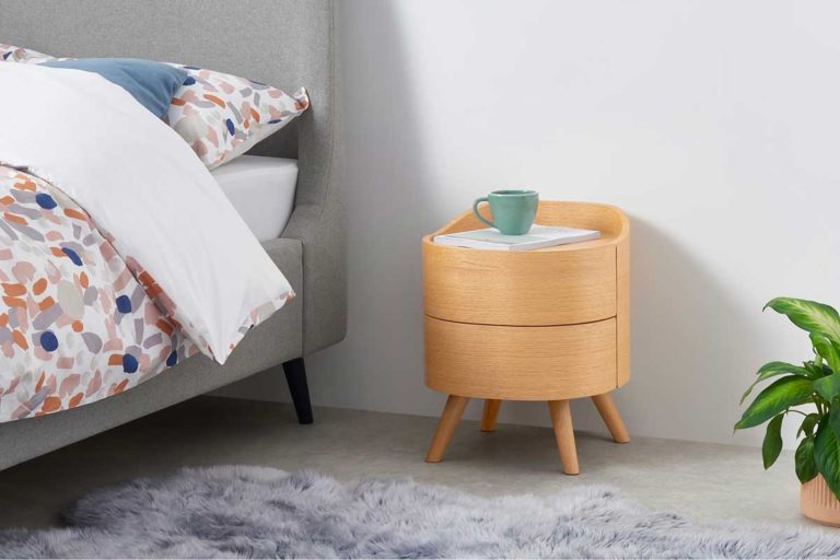 Table de chevet ronde : 18 idées déco pour votre chambre