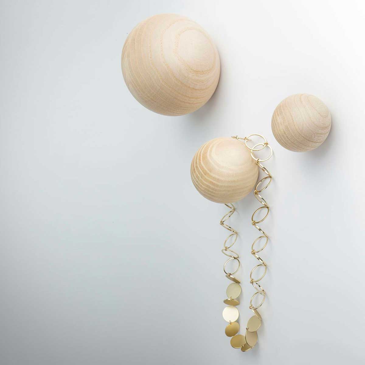 Patère design : 20 porte-manteaux pour une déco moderne