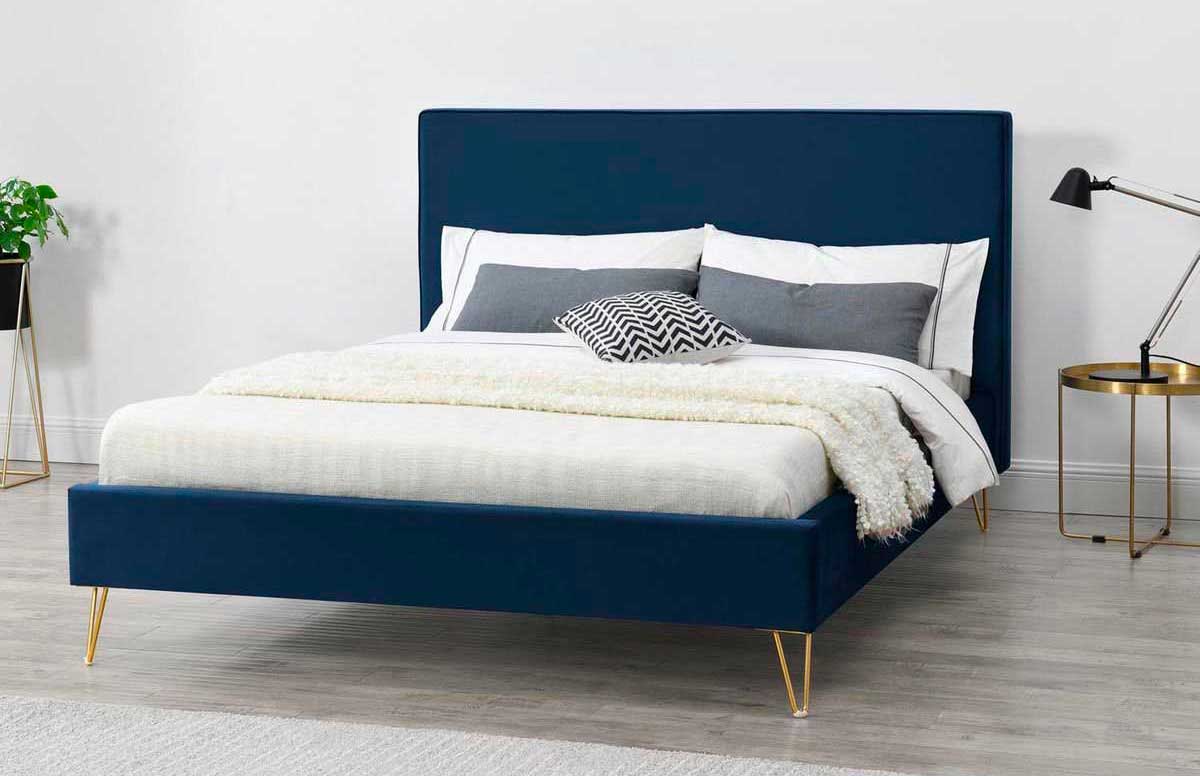 Lit en velours : 20 idées déco pour une chambre cocon