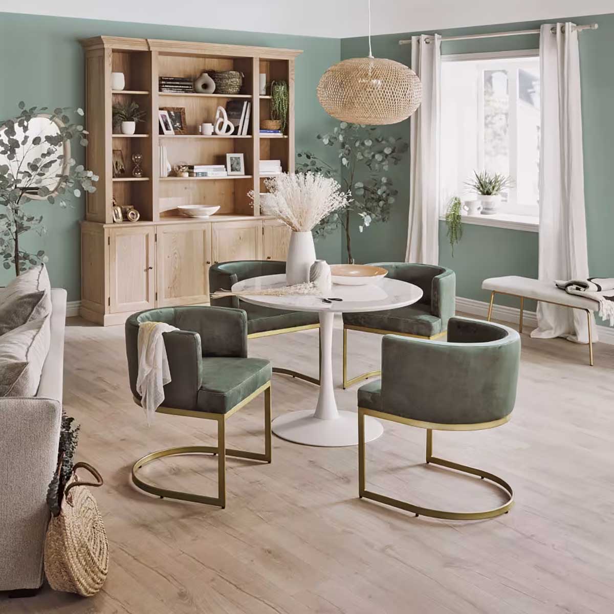 Chaise en velours : 20 idées déco pour la salle à manger