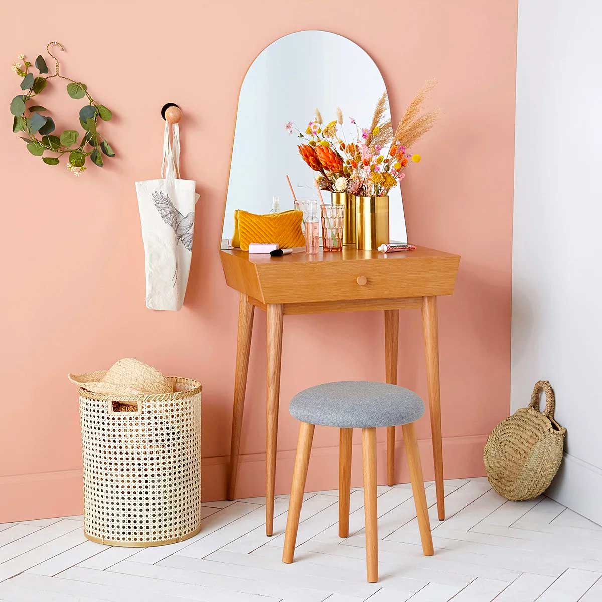 Coiffeuse moderne : 21 meubles design pour la chambre