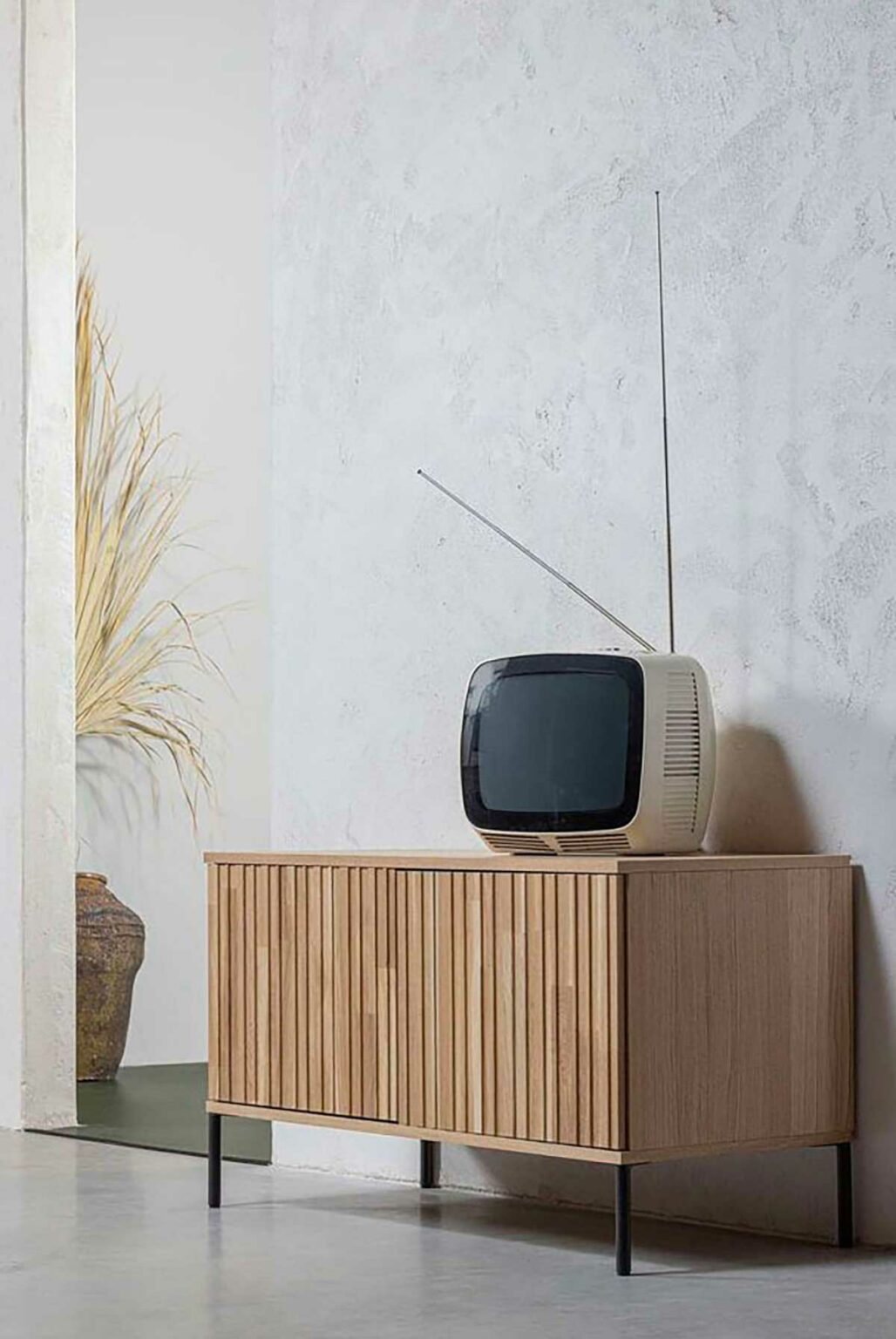 Meuble TV chêne : 25 idées déco en bois massif ou plaqué